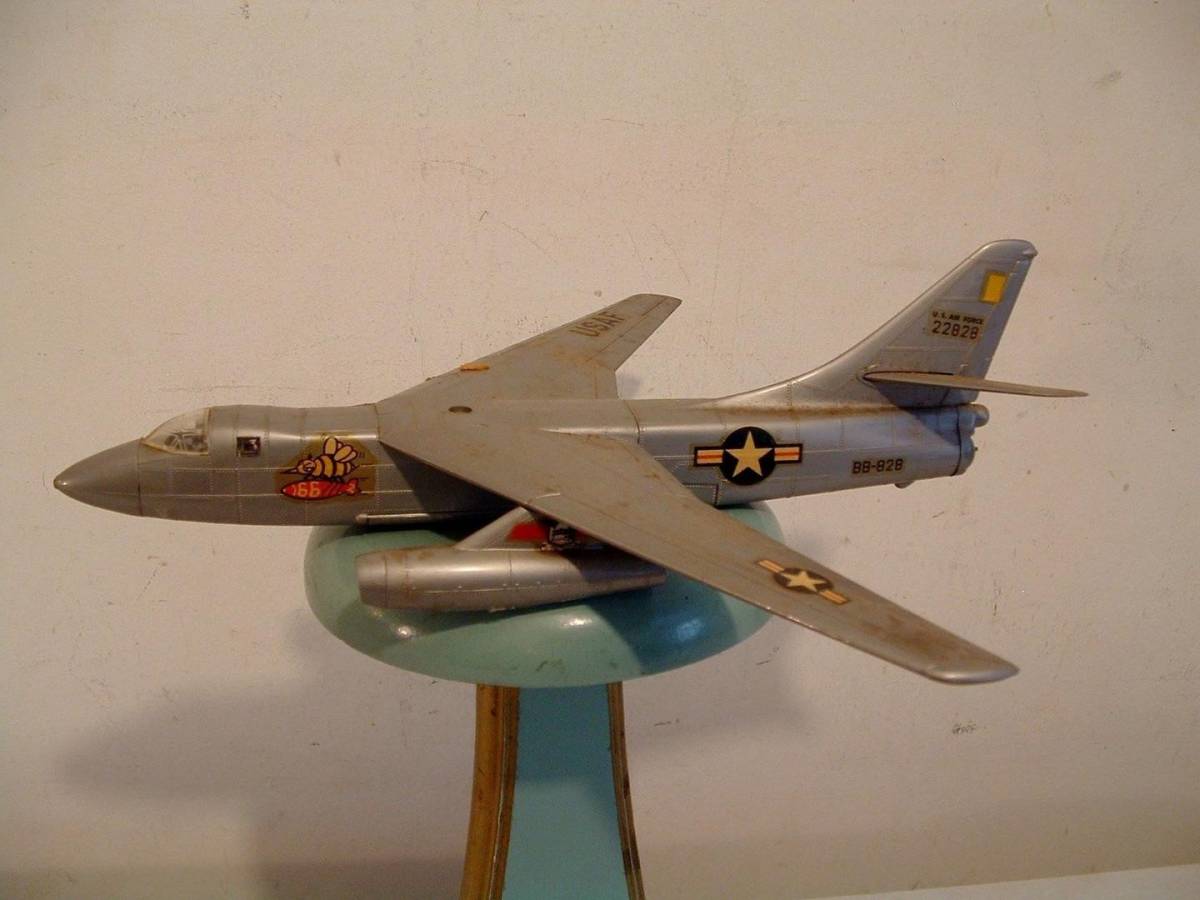 Douglas B-66 “Destroyer” — Comet Series — Ретро-Модели.Ру